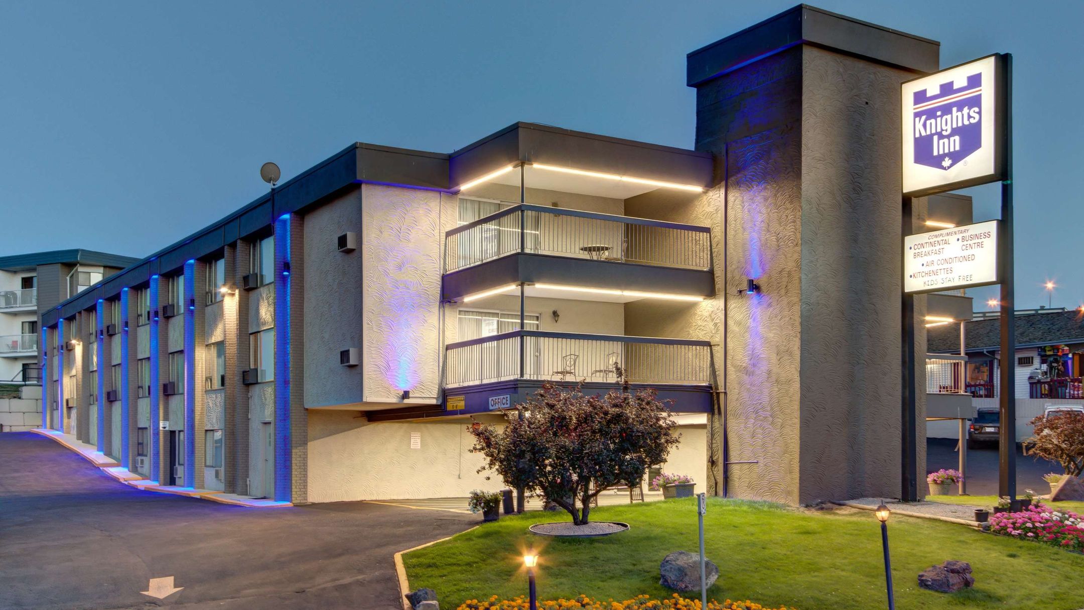 Knights Inn Kamloops เริ่มต้นที่ ฿1,903 (฿̶4̶,̶8̶0̶3̶) แคมลูปส์ โรงแรม ...