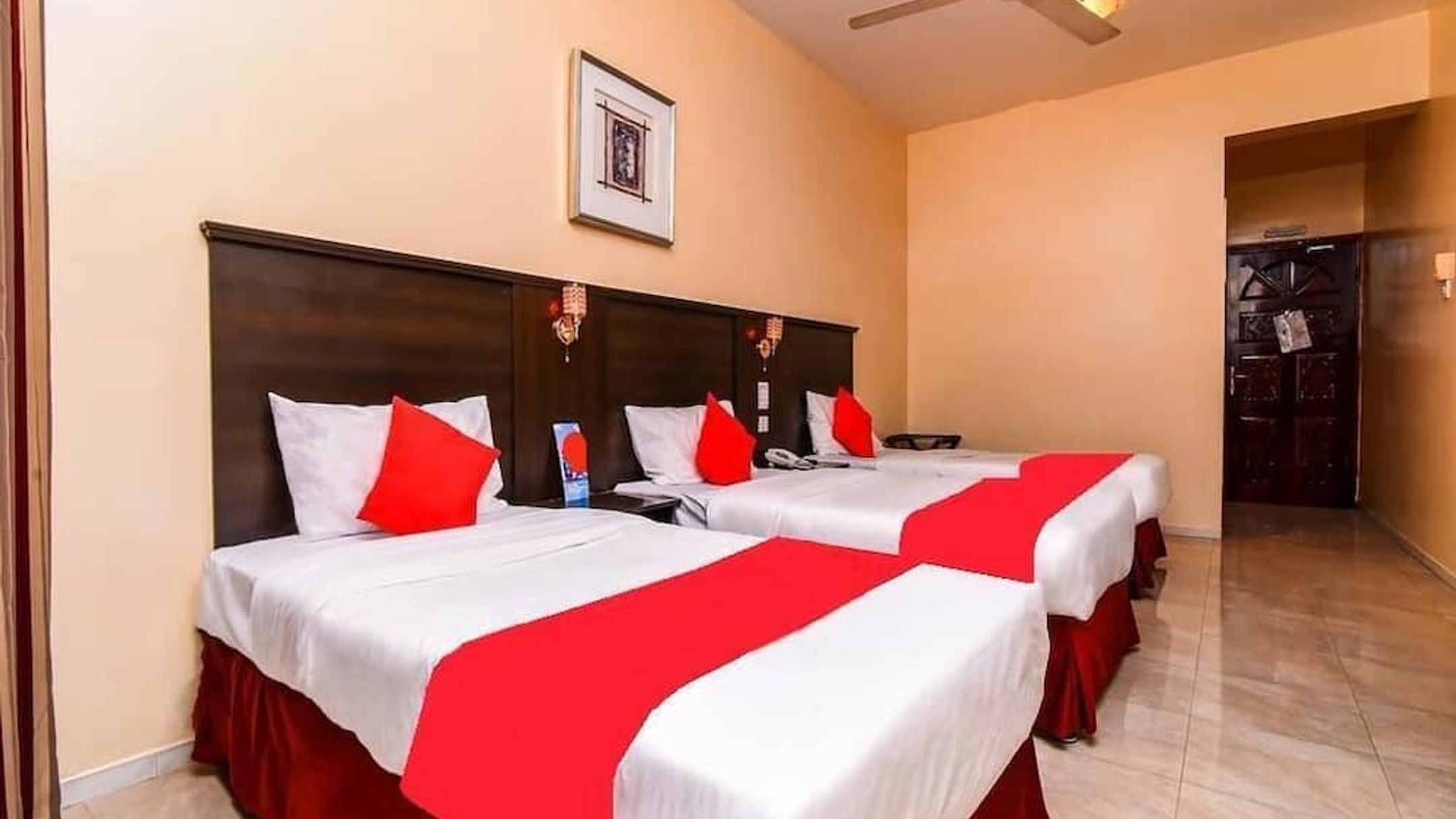 โรงแรมเมโลดีควีนโดยออร่า เริ่มต้นที่ ฿855 (฿̶1̶,̶8̶3̶9̶) ดูไบ โรงแรม ...