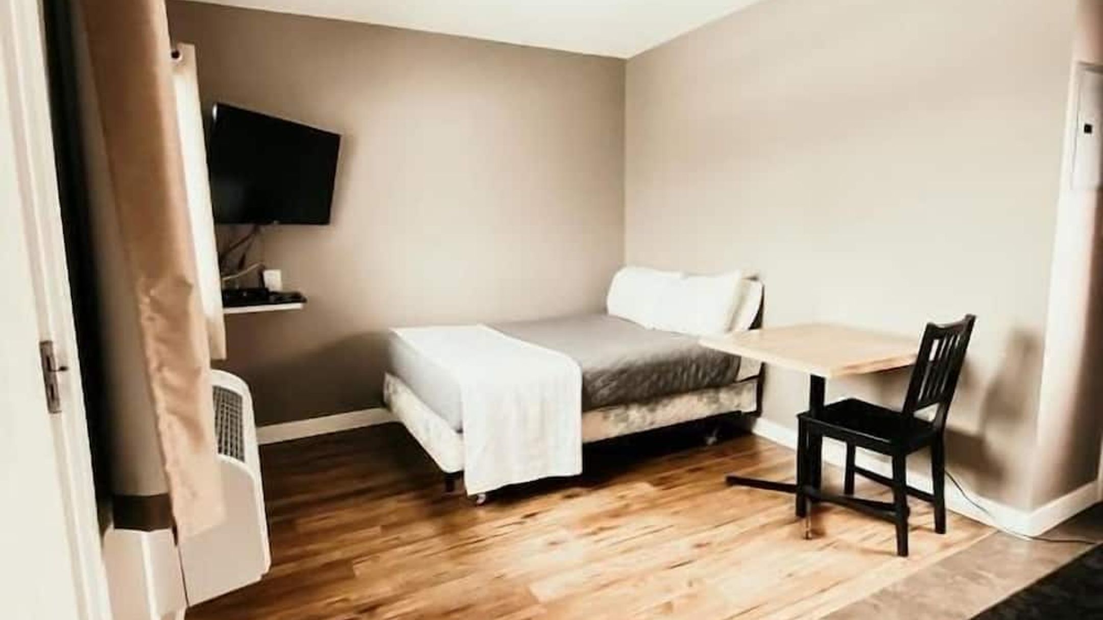 Hinton Highway Inn เริ่มต้นที่ ฿1,341 (฿̶6̶,̶6̶2̶8̶) ฮินตัน โมเทล - KAYAK